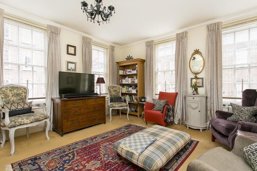 2 Bedroom Flat | E1 6BX | Folgate Street | Pickwick Estates