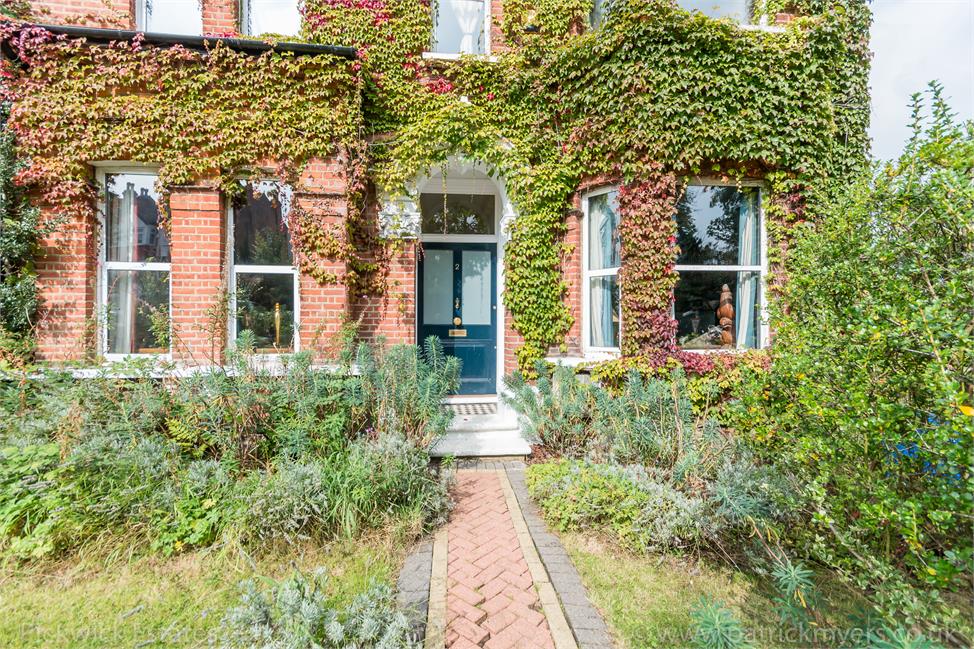 6 Bedroom House | SE22 0PH | Overhill Road | Pickwick Estates