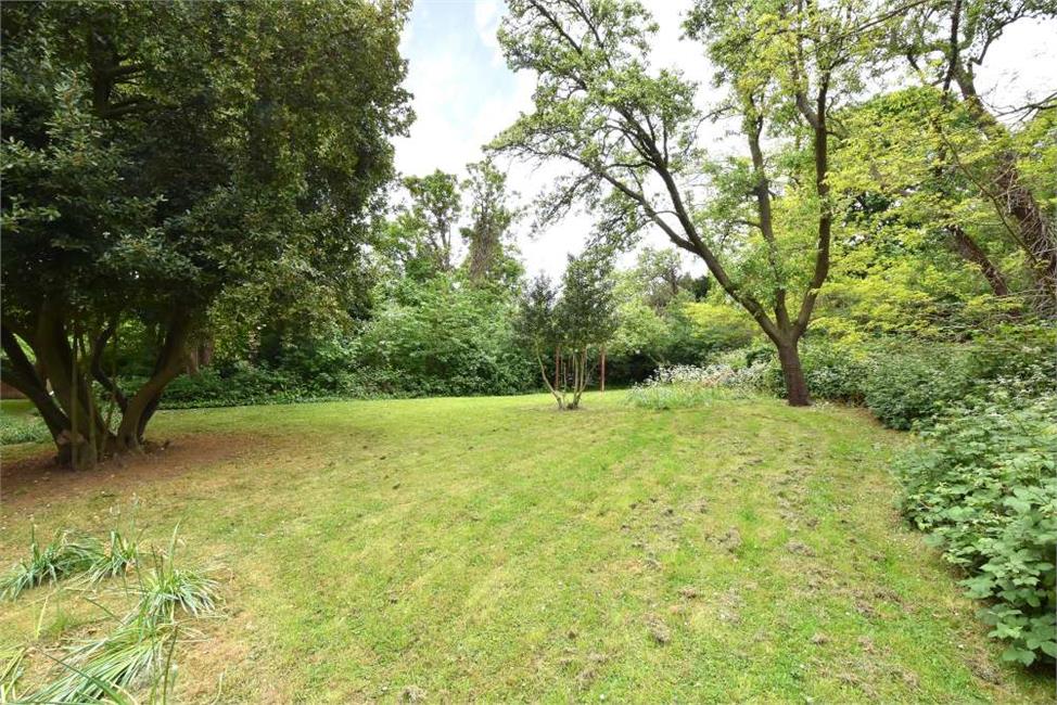 3 Bedroom Flat | SE23 3LF | Oakhill Court | Pickwick Estates