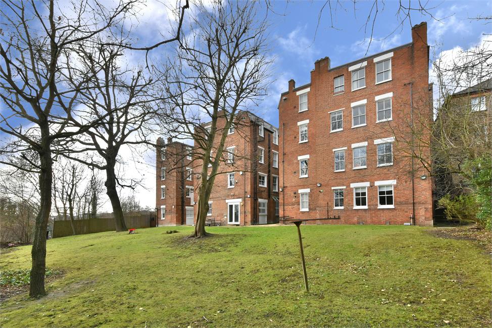 1 Bedroom Flat | SE23 3SY | Belle Vue Court | Pickwick Estates